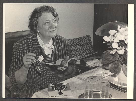 RŮŽENA NASKOVÁ. Fotografie. /3/ – Antikvariát Pražský Almanach